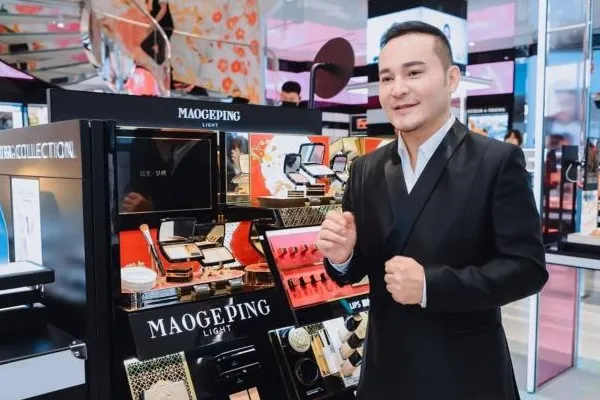 Chinese Makeup Mogul Triumphs with Historic Hong Kong IPO