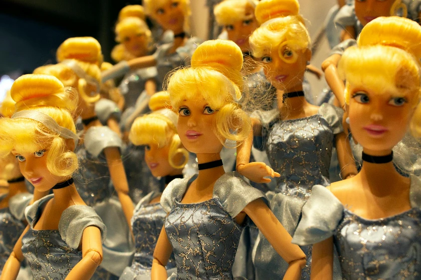 Retailers Cater to Cash-Strapped Shoppers with Affordable Holiday Offerings