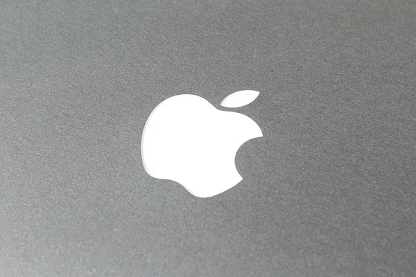 Apple Partners with Broadcom to Develop Proprietary AI Chip