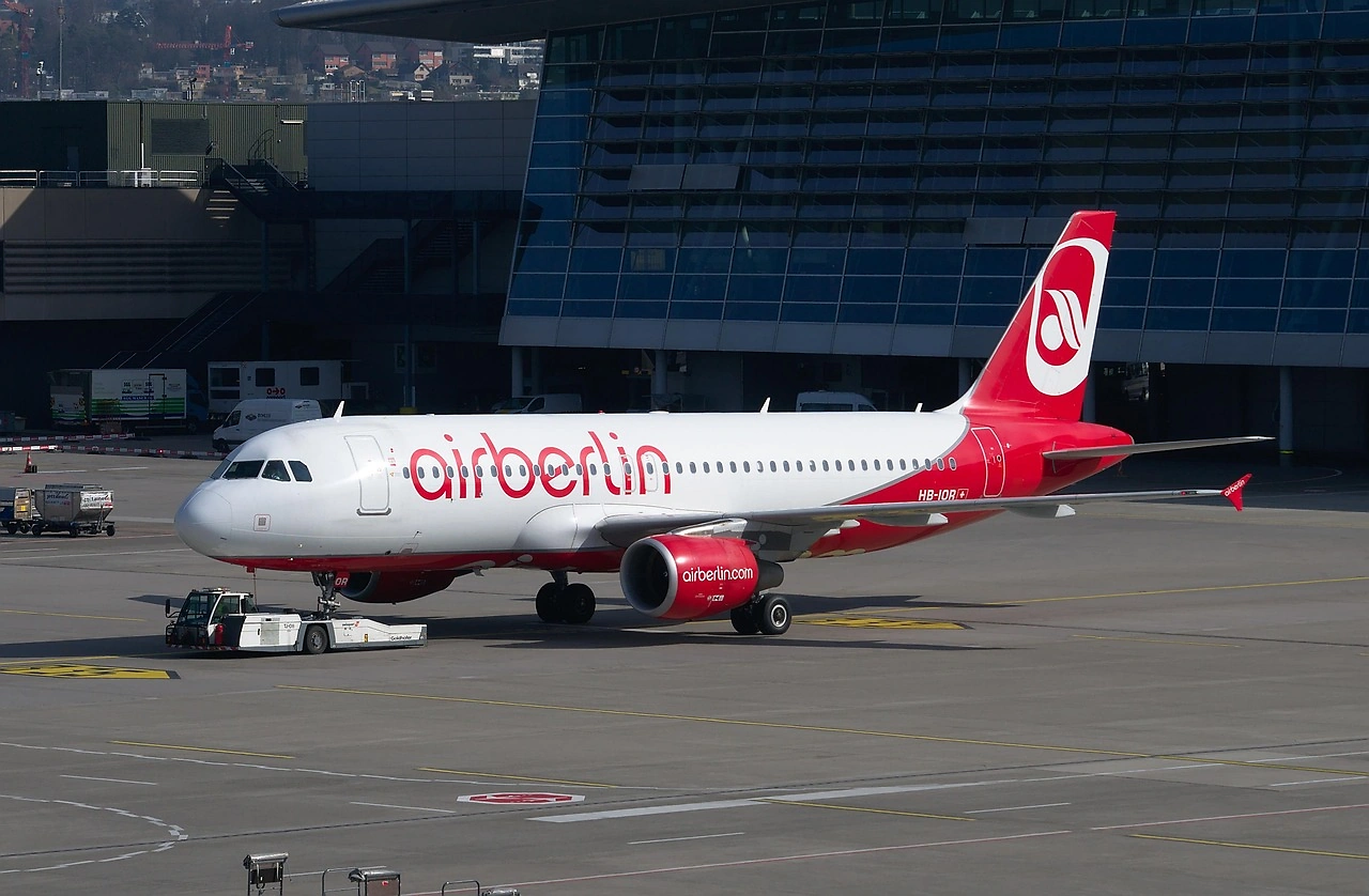 Airbus Lowers 2025 Delivery Target to 790 Planes Due to Fuselage Panel Issue