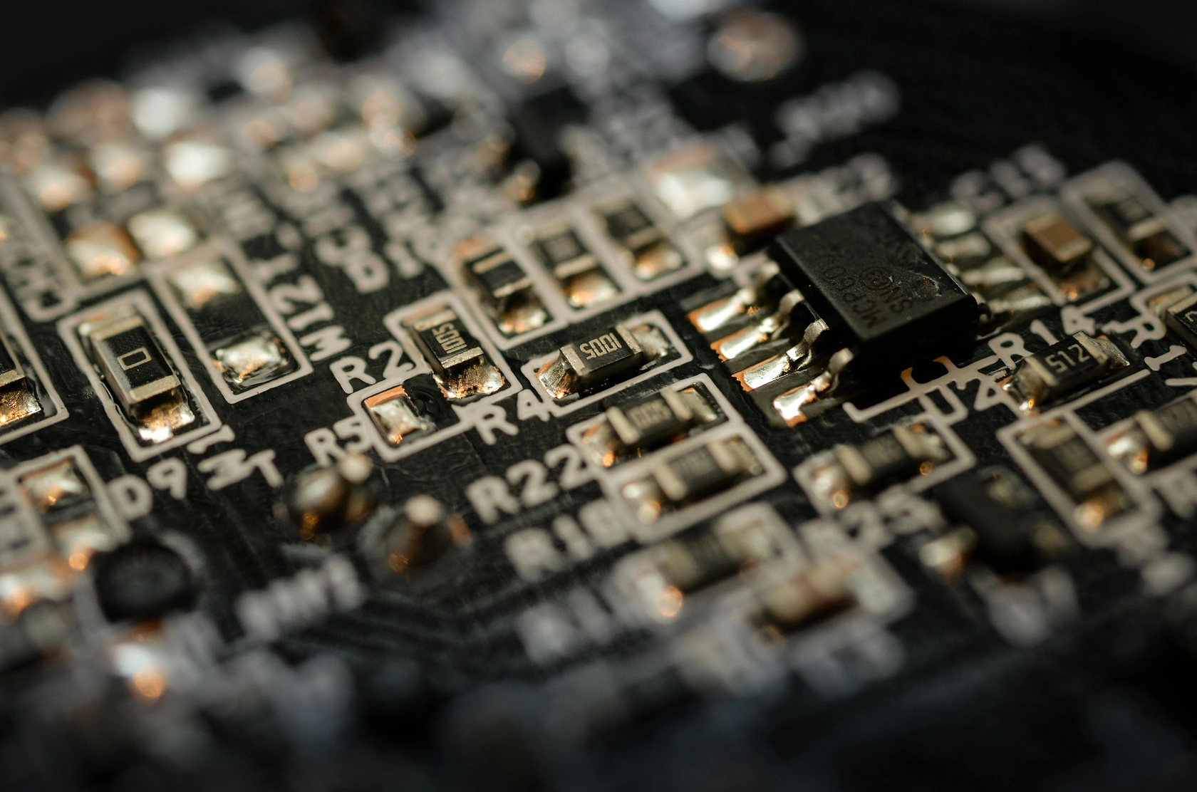 Infineon Boosts 2026 Investment to 2.7B Euros for Data Center Chip Demand