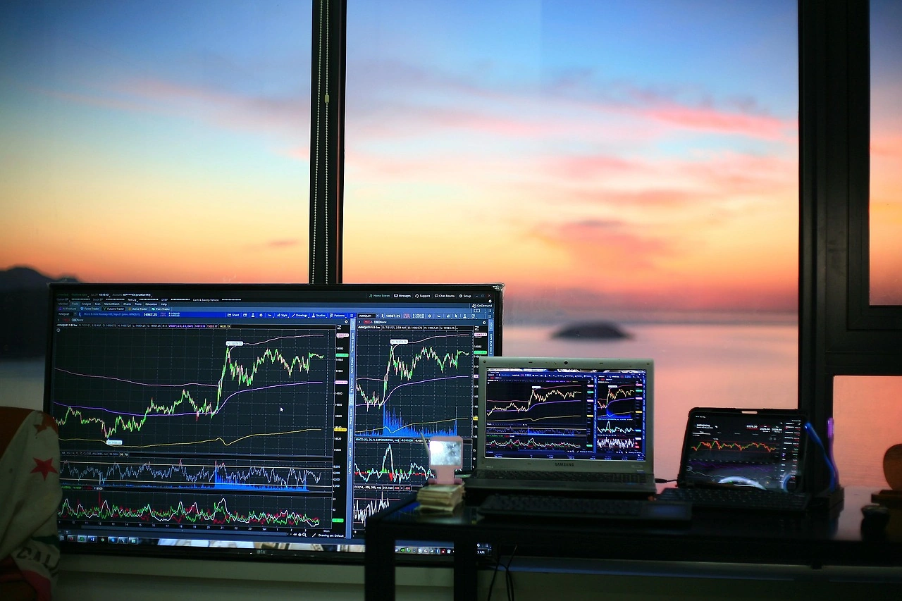 BofA Strategists Recommend Chinese Stocks and Gold as AI Trade Hedges