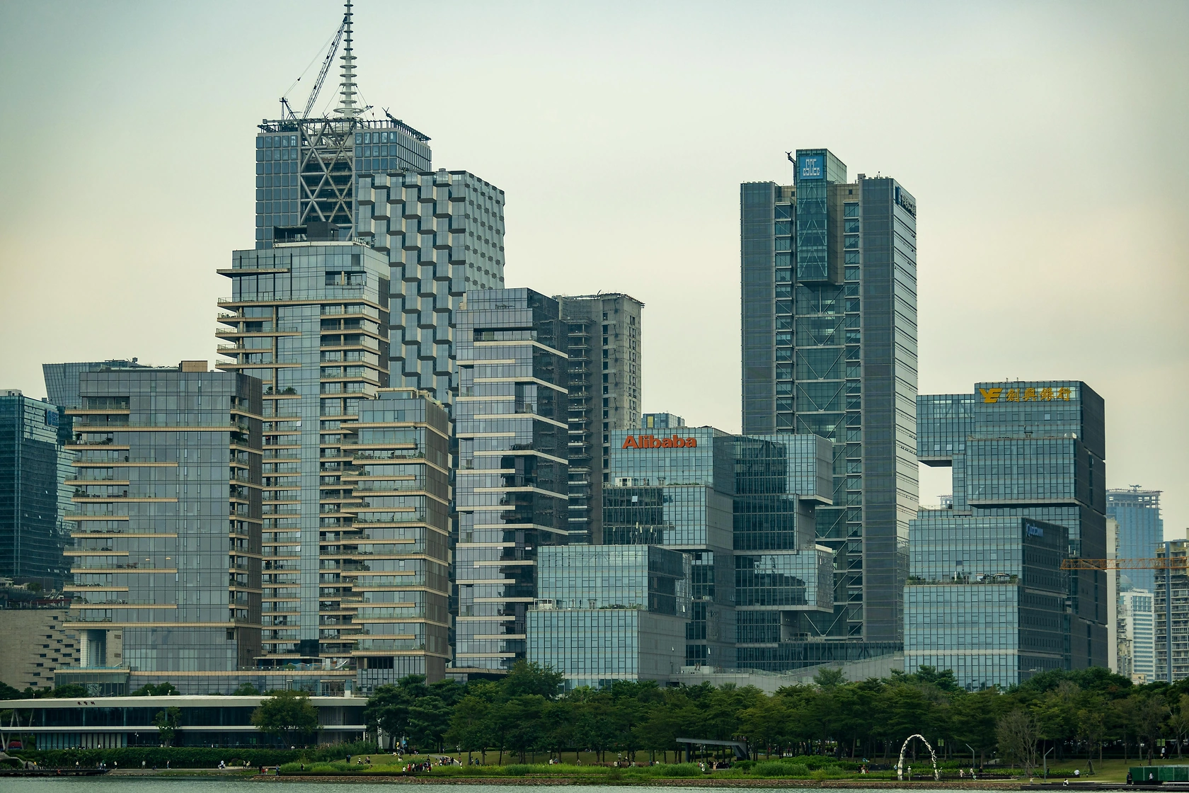 Hong Kong Stocks Rise as Geopolitical Tensions Ease