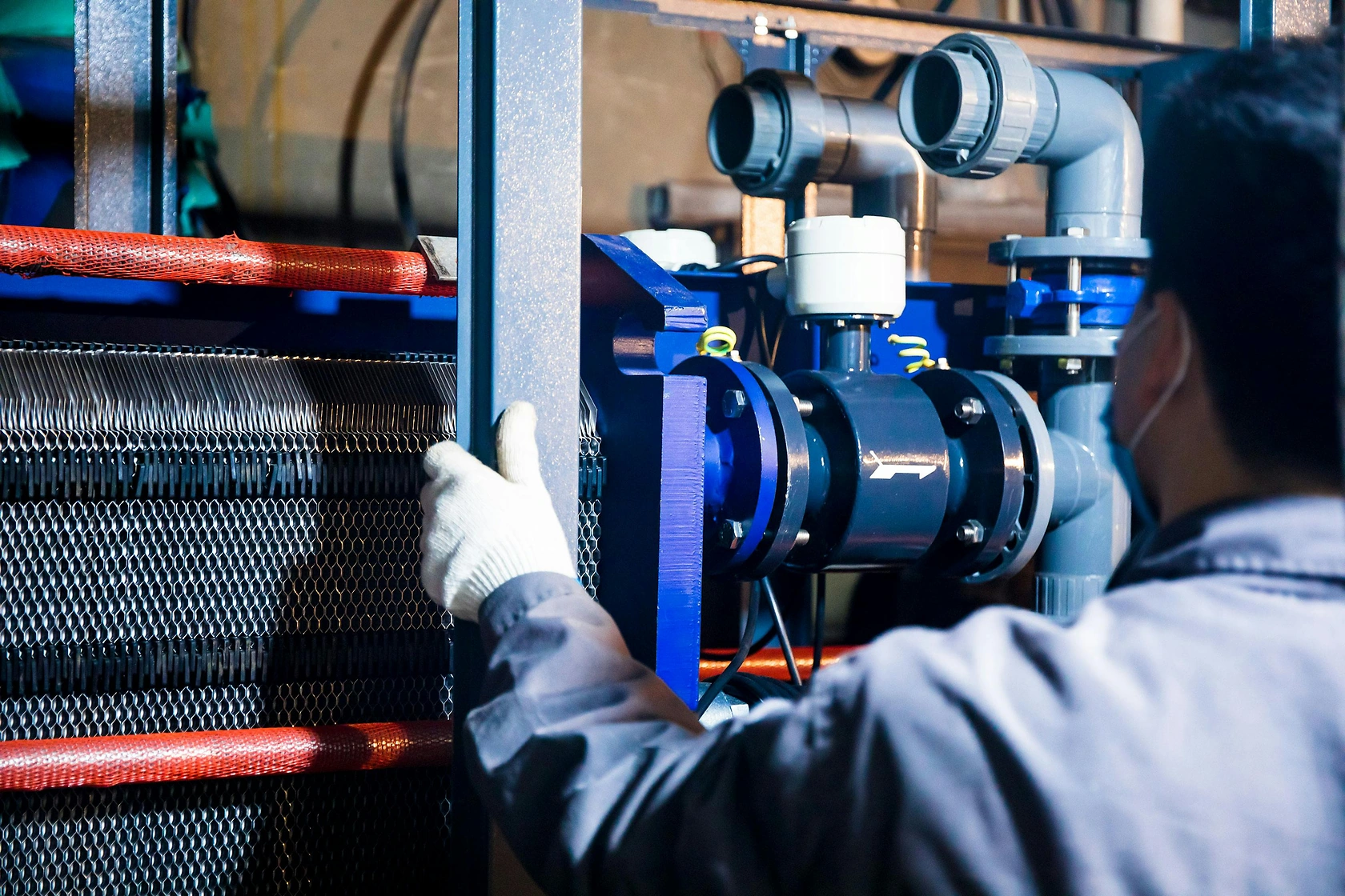 Asahi Kasei Engineers Win Tanahashi Prize for Hydrogen Electrolysis System