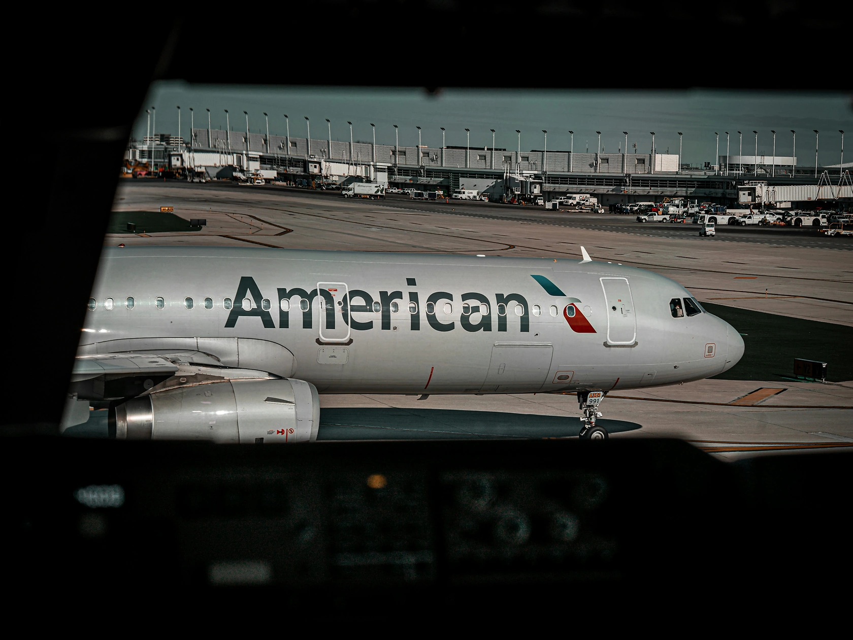 Consumer Discretionary Stocks Underperform: Analysis of Sonos, UTI, and American Airlines