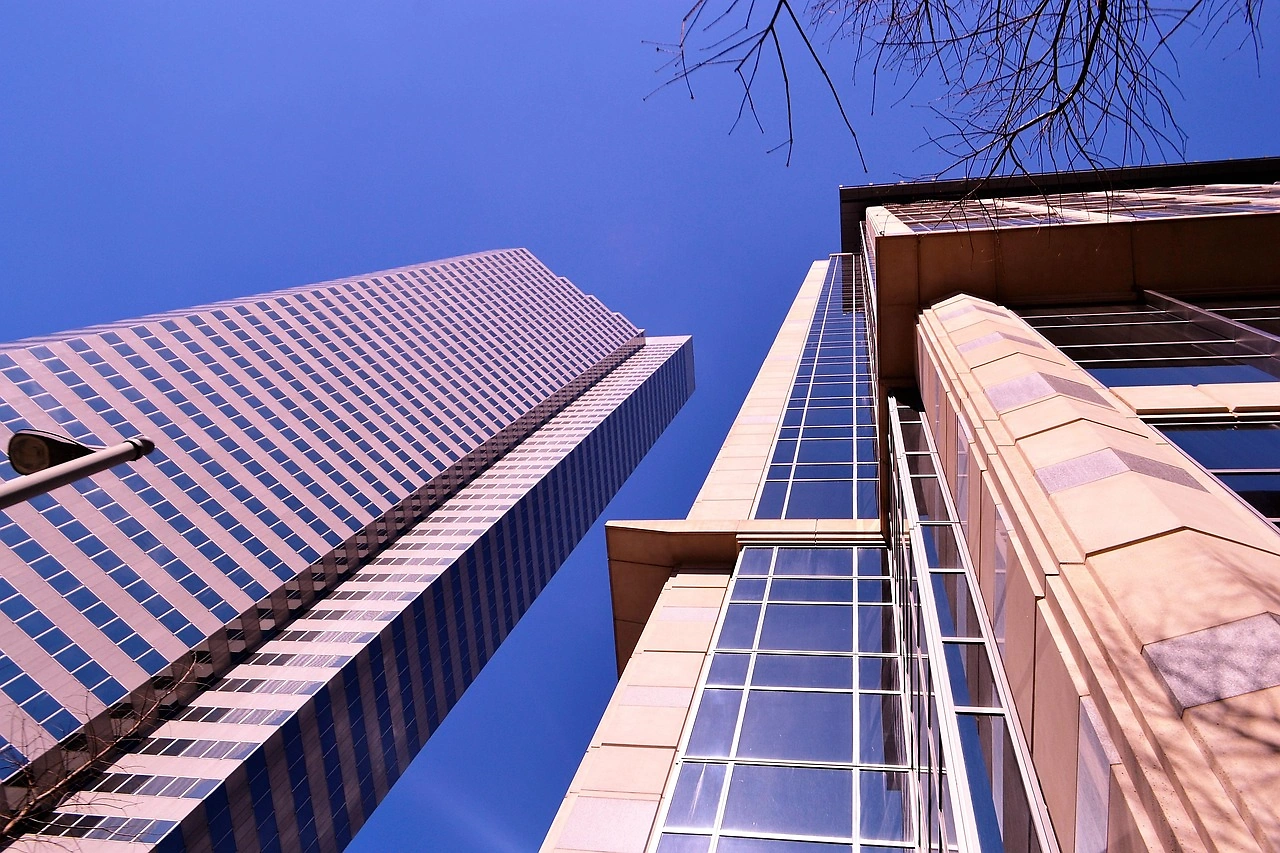 Amphenol Stock Outperforms S&P 500 with Strong Growth and Cash Flow