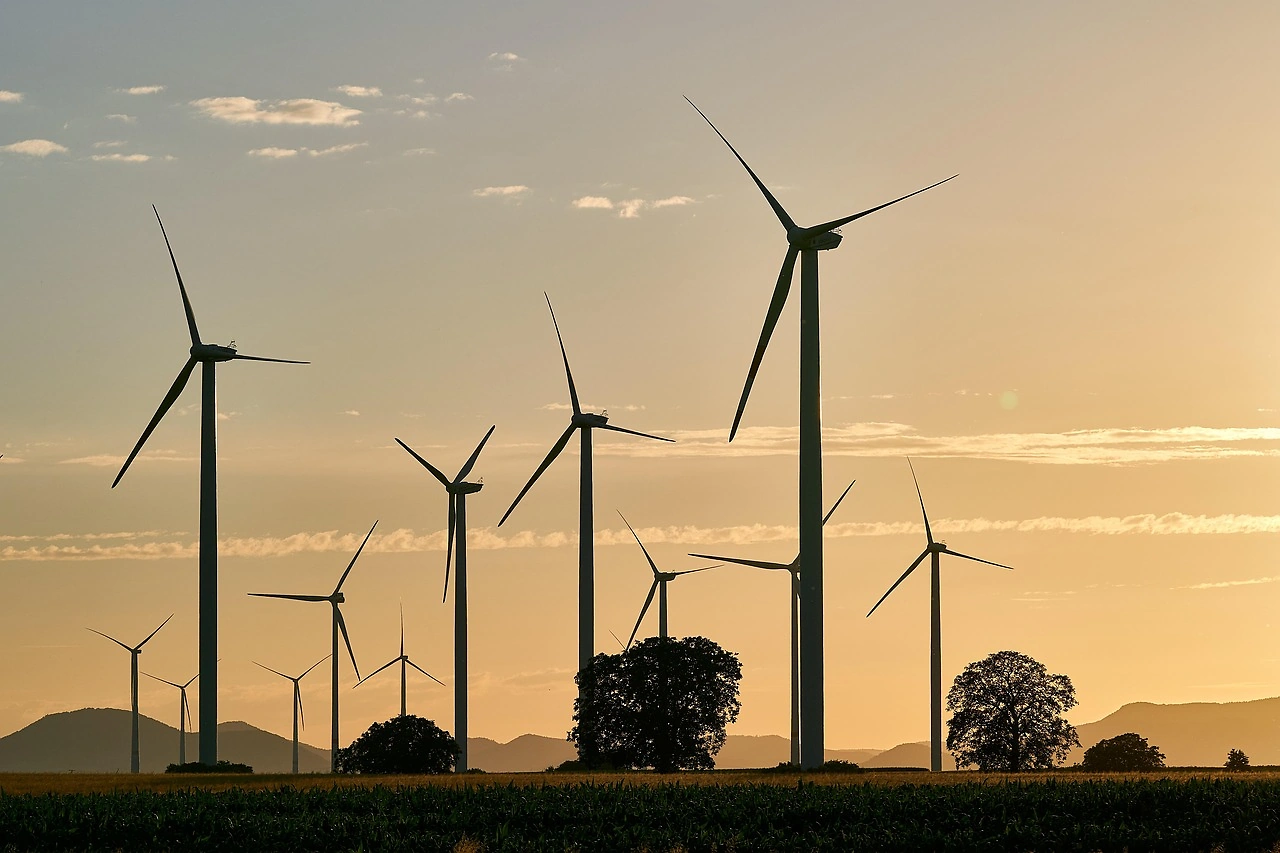 AUD 5.1 Billion Forecast for Australia's Utility-Scale Wind & Solar in 2026