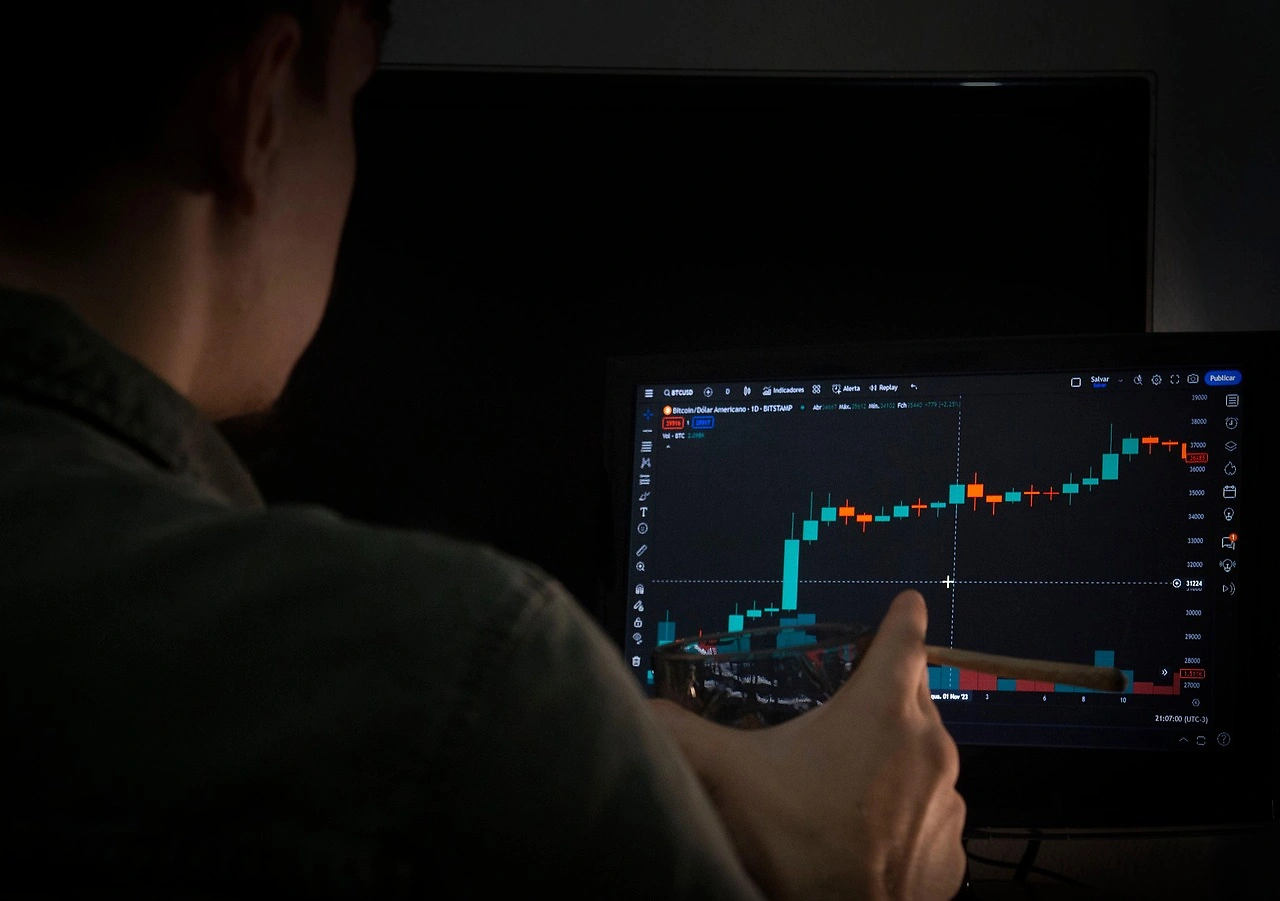 Smarter Web Company Vows to Keep Buying Bitcoin Despite $100 Million Loss