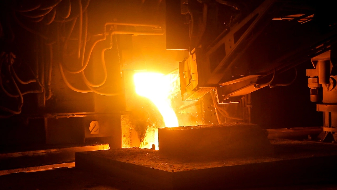 France's Steel Output Drops 20.8% in September 2025