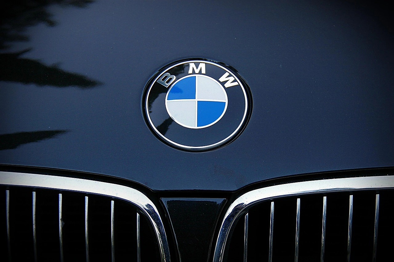 European Carmakers See Surge in Bond Sales Amidst Eased Trade Tensions