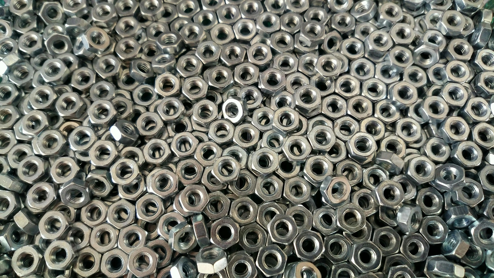 China's 2025 Stainless Steel Exports Dip Slightly, Imports Plunge 19%
