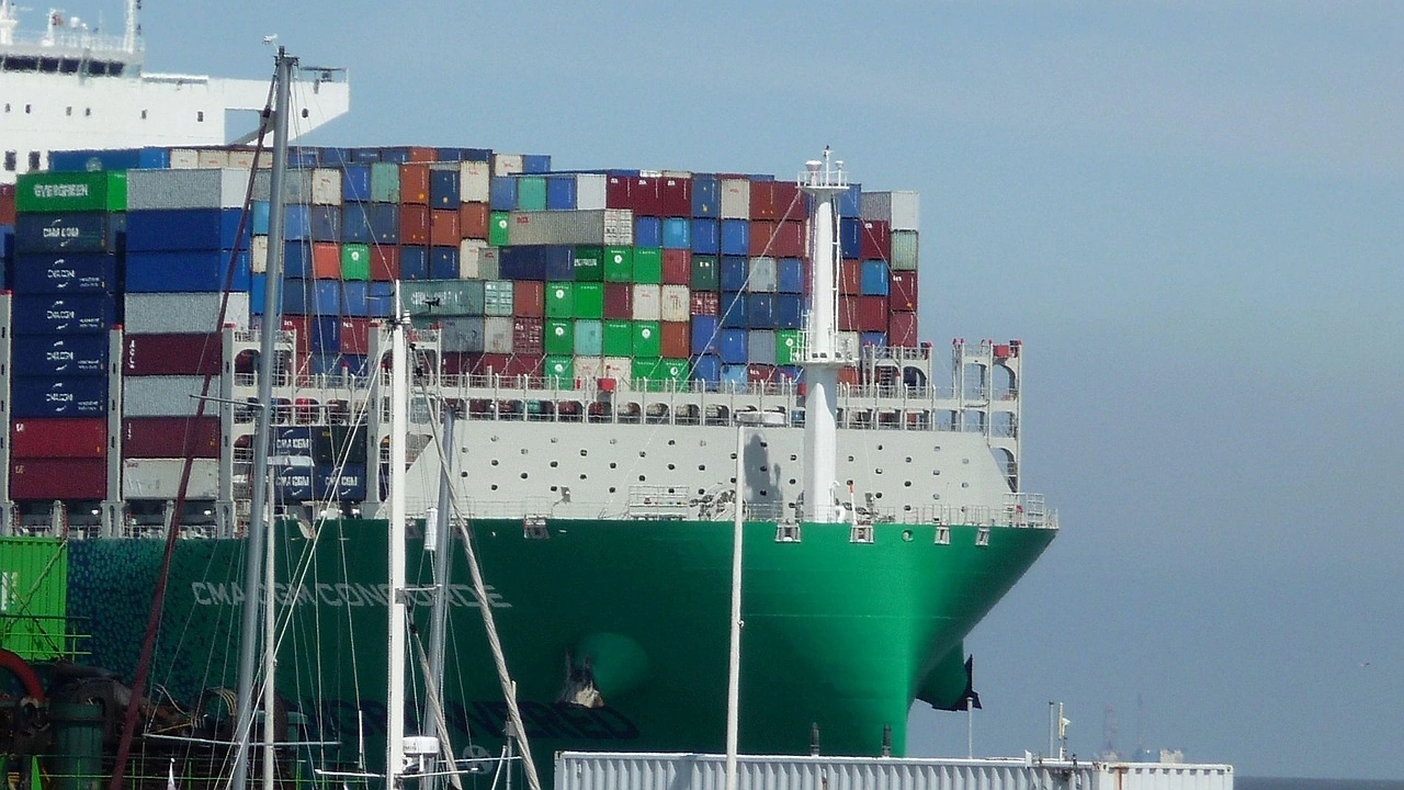 CMA CGM Launches Electric Barge & Lyon Terminal Modernization for Rhone Corridor