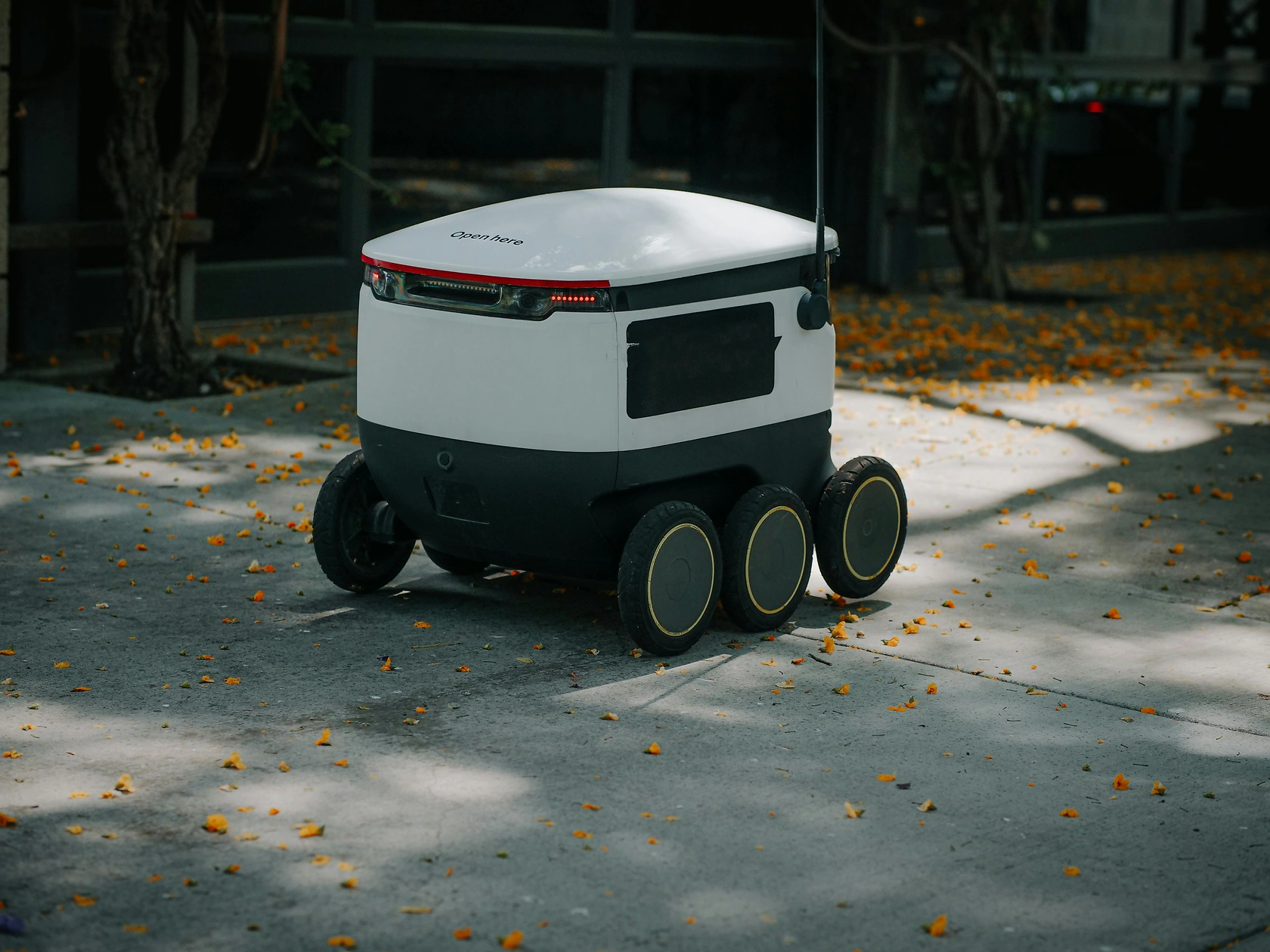 Food Delivery Robot Destroyed by Train at Miami Railroad Crossing in January 2026