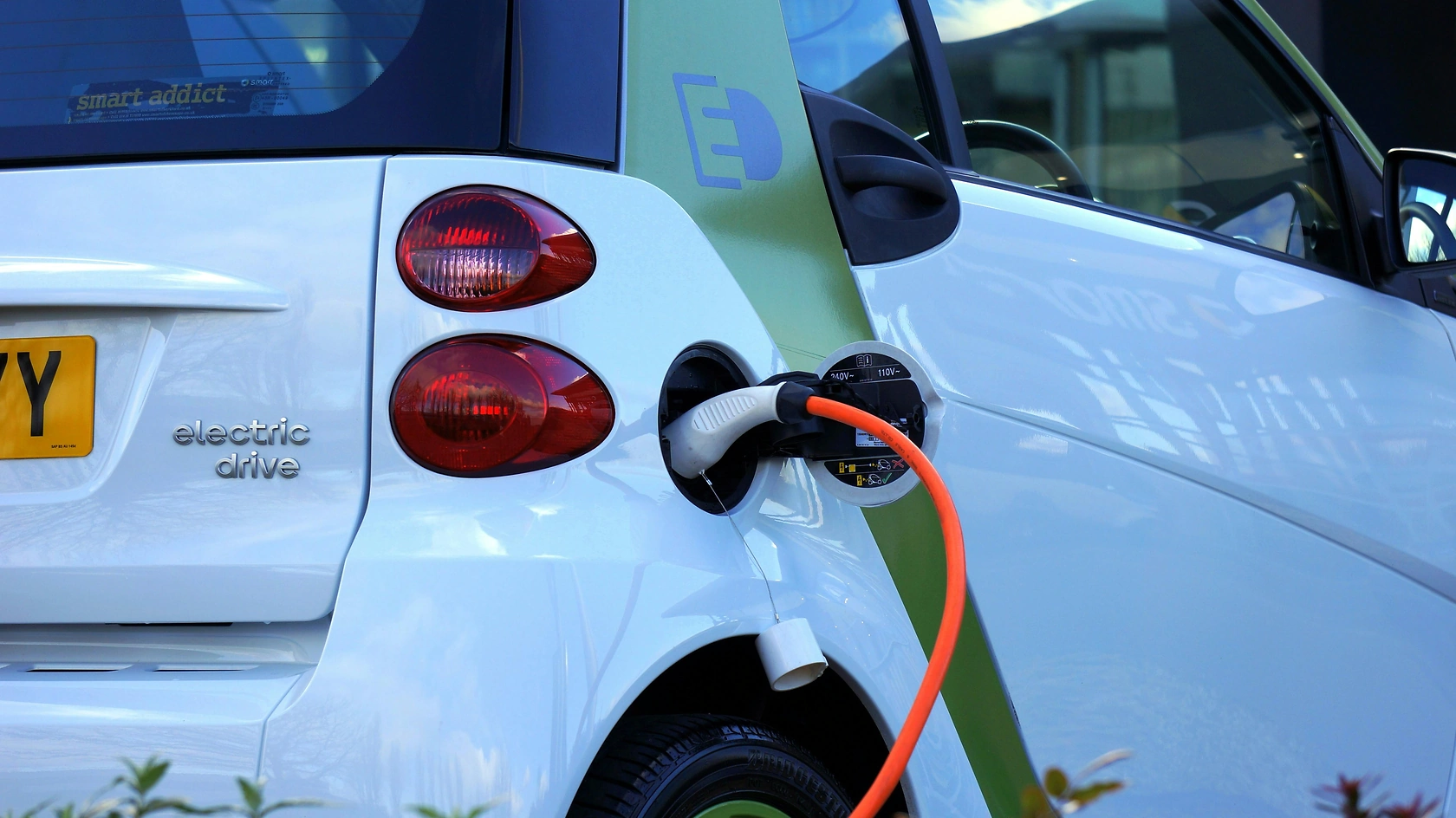 Canada Replaces 2035 ICE Car Ban with New EV Incentives and Standards