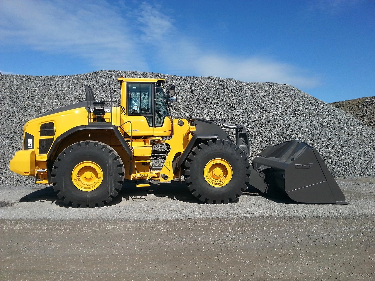 Phoenix Recycling Launches First Electric Wheel Loader in La Plata County