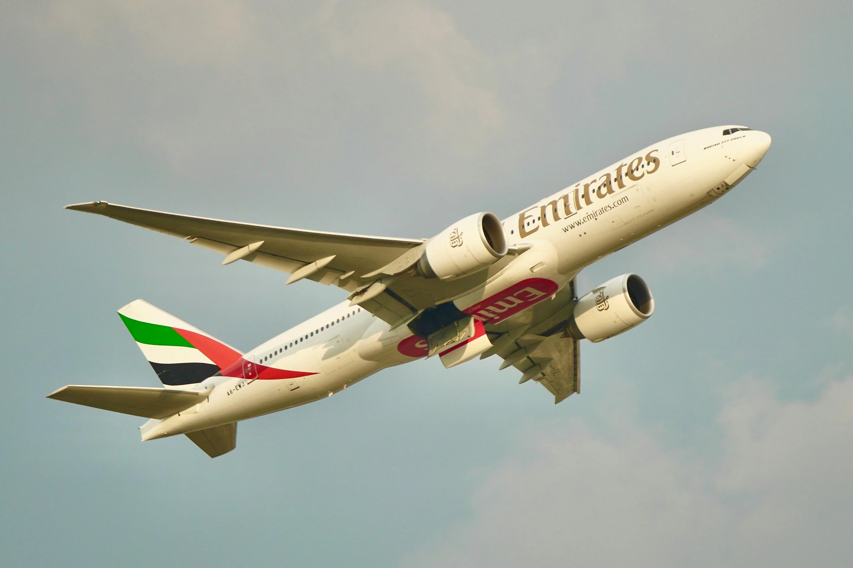 GE Aerospace Announces Major Engine Agreements at Dubai Airshow 2025