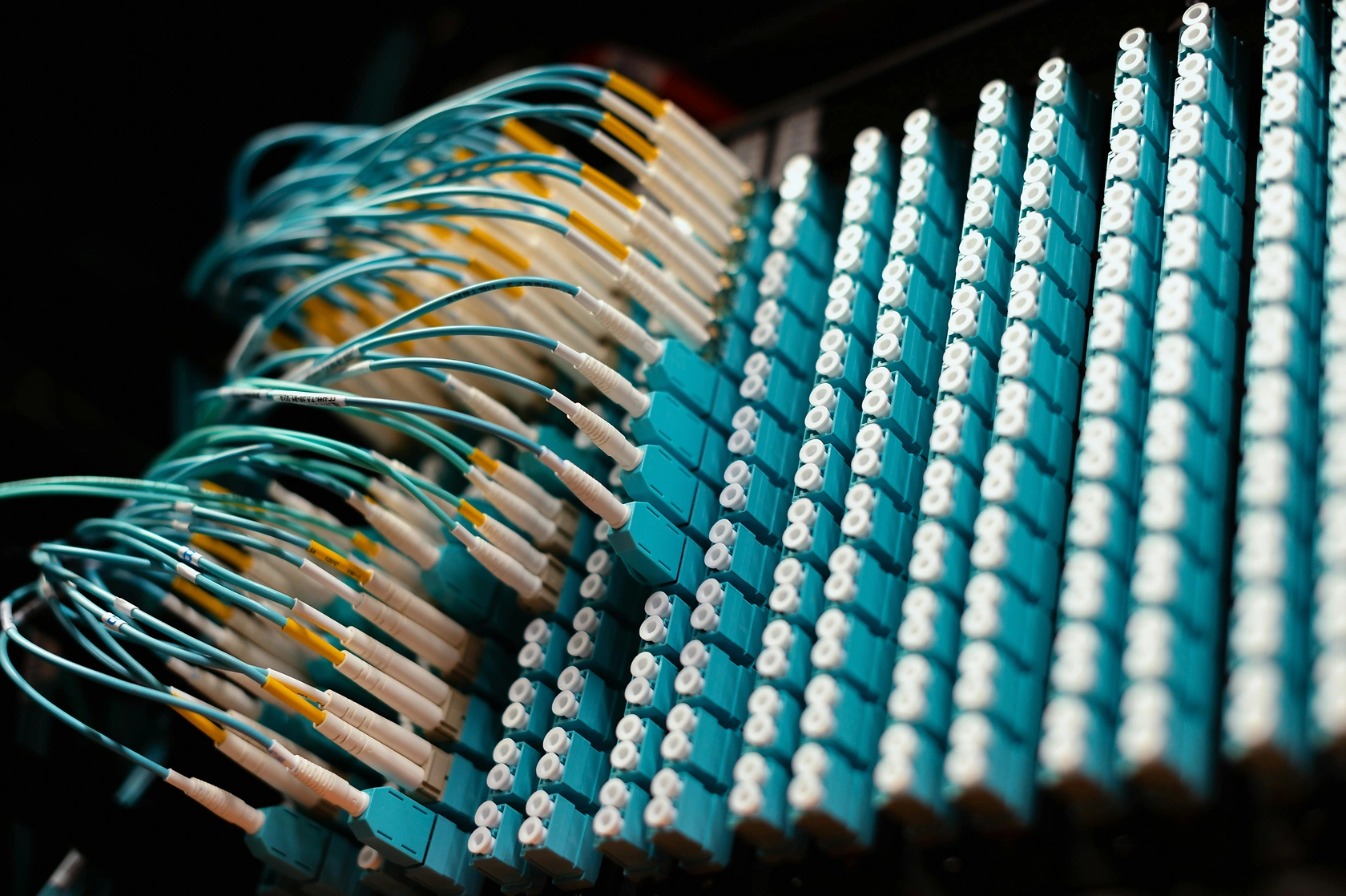 Huber+Suhner Advances Sustainable Fiber Optic Packaging with Major Plastic Reduction