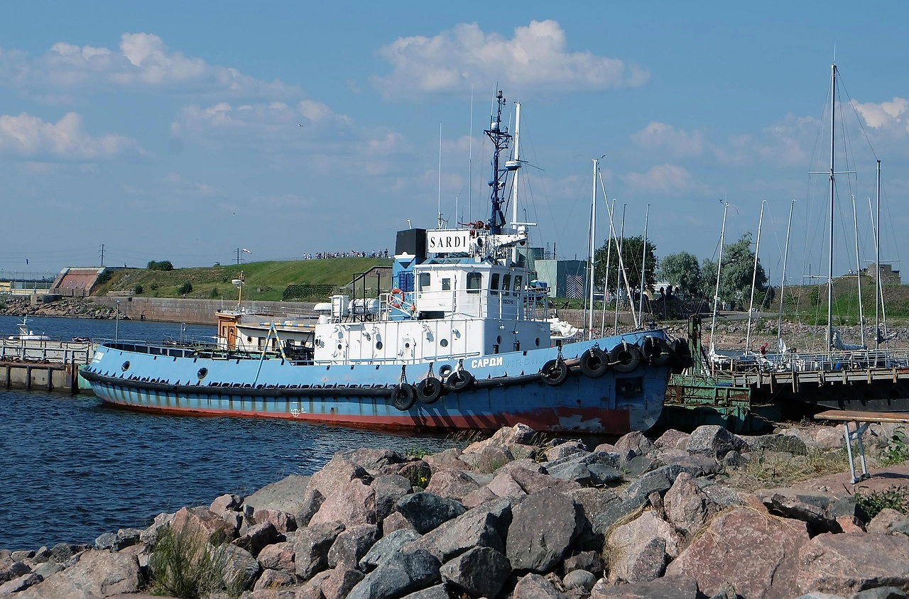 Fuel Barge Defiant Successfully Refloated and Removed from San Juans Harbor