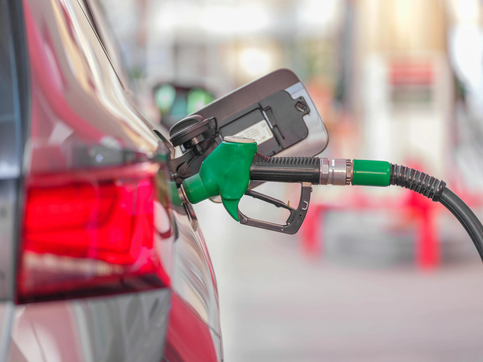 Azerbaijani Fuel Imports Reshape Armenia's Energy Market and Pricing