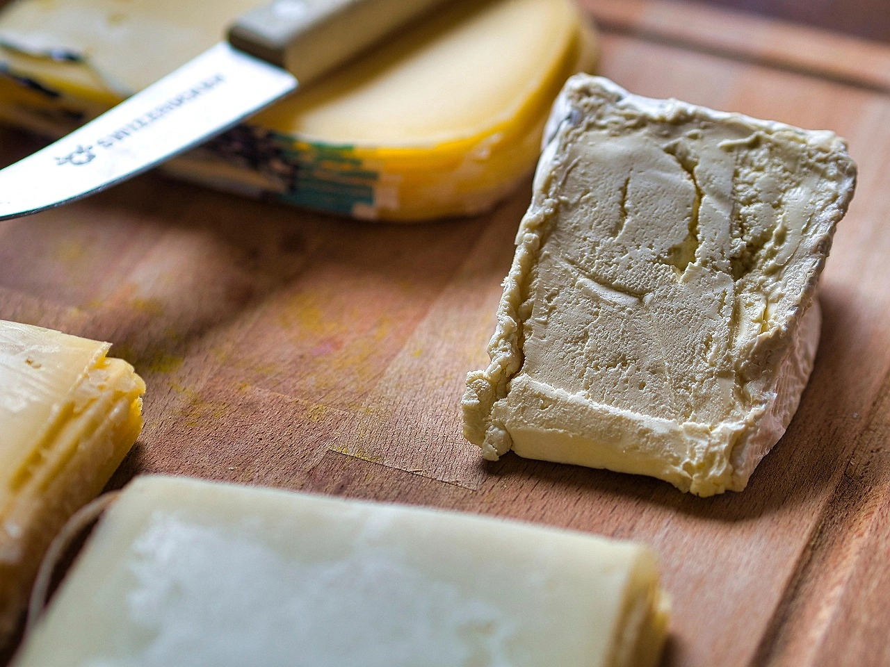 Long-Term Study Links Full-Fat Cheese and Cream to Lower Dementia Risk