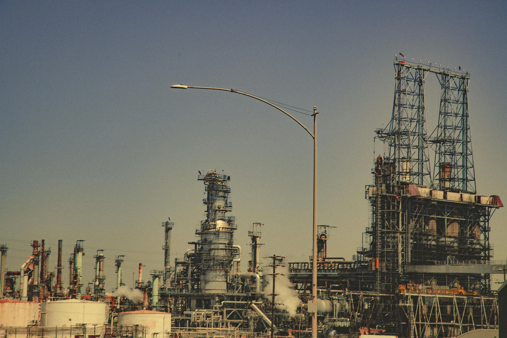 MOL Group to Acquire Majority Stake in Serbian Refiner NIS from Gazprom Neft