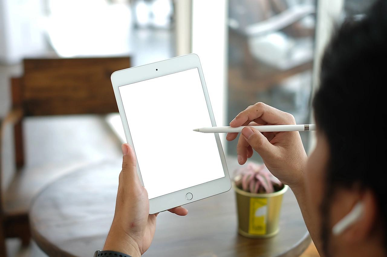 Apple Delays Foldable iPad with 18-Inch Screen Until 2029 or Later