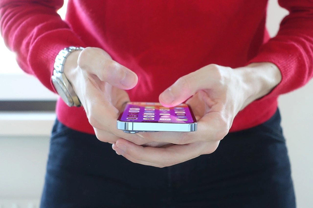 Foreign-Branded Mobile Phone Sales Decline in China