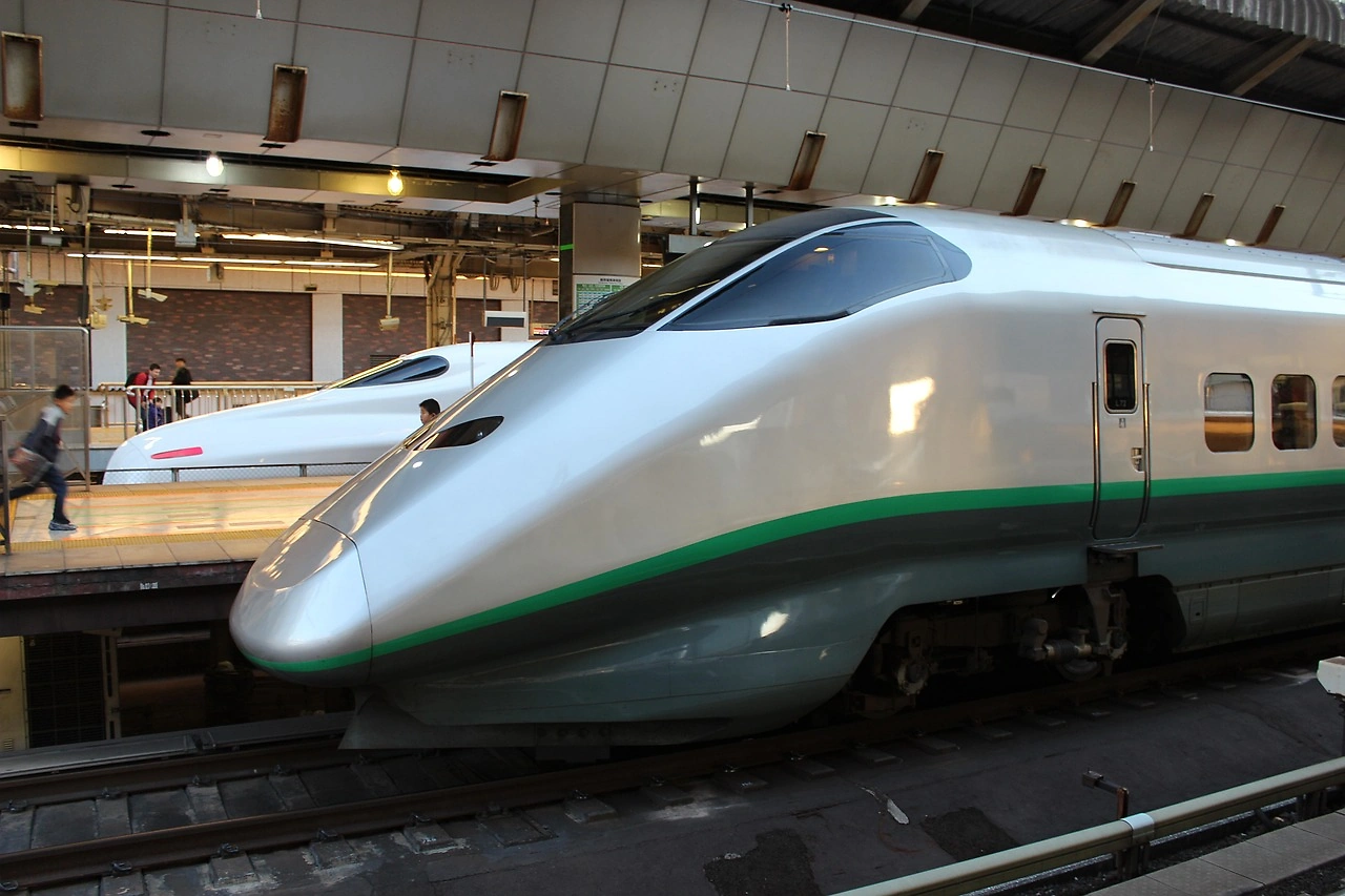 Converted Series E3 Shinkansen Freight Train Enters Service in Japan