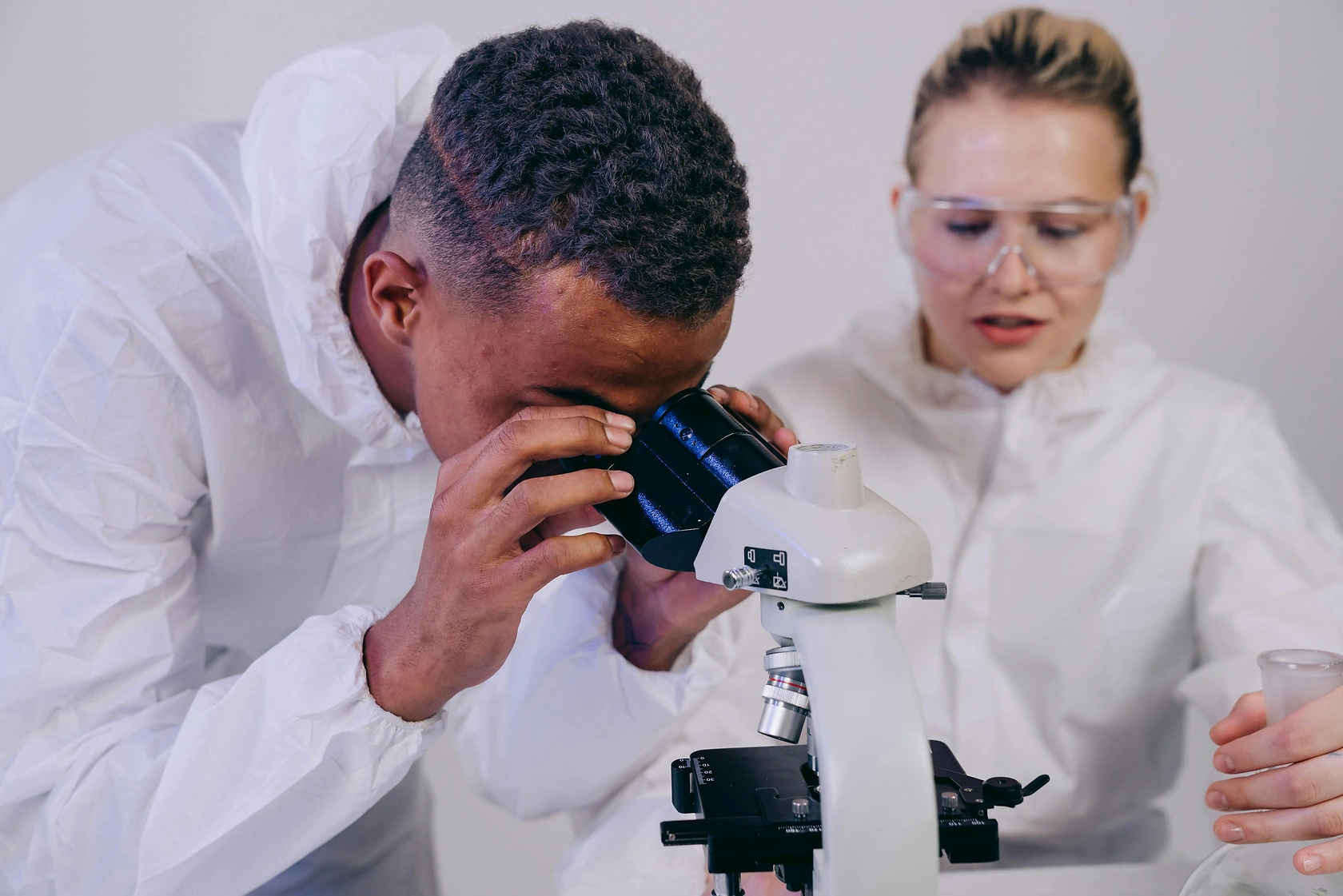 Life Sciences Tools Sector: Mixed Q4 Results and 2026 Outlook