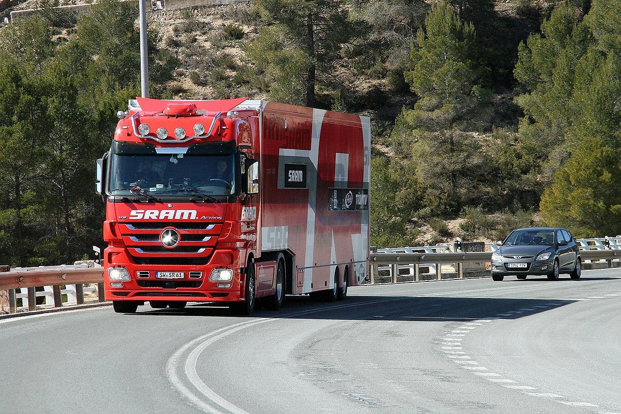 Mercedes-Benz NextGenH2 Truck: 100 Units for Customer Trials from 2026