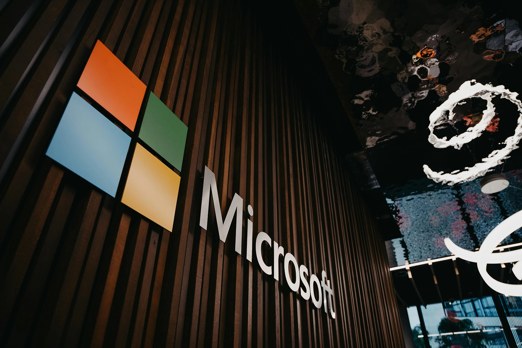 Tech Wipeout Drags US Stocks Lower Amid AI Investment Worries and Weak Labor Data