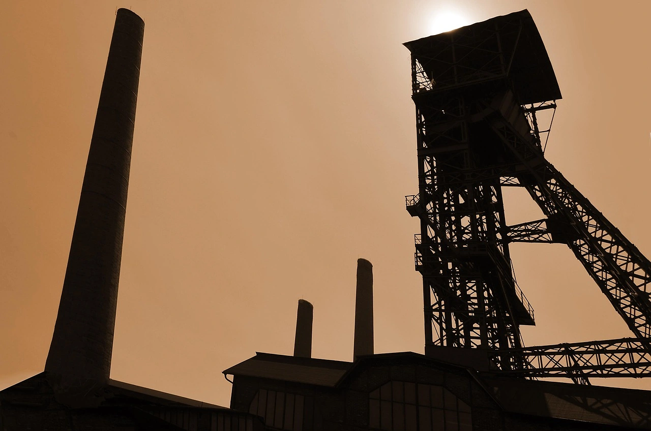 Mining Earnings Risk: 25% Drop from Nature Degradation