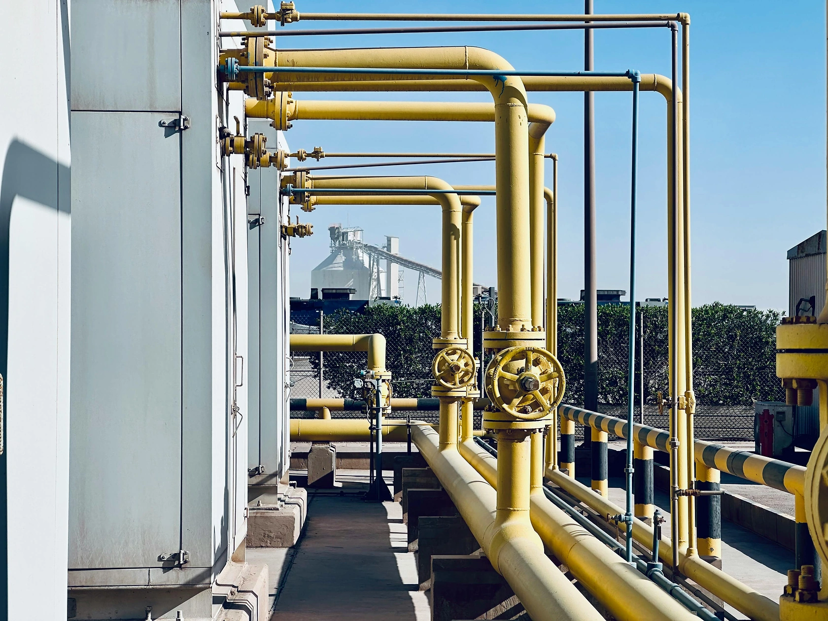 Saudi Oil Exports Surge in Value Despite Record Low Volumes