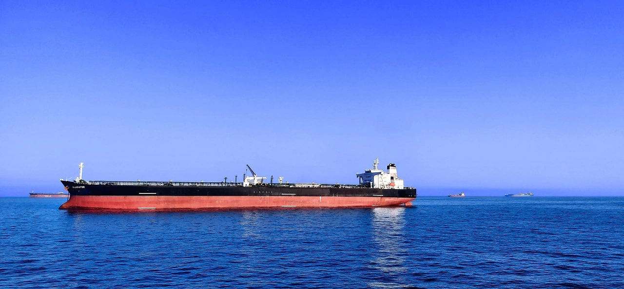 Vitol & Glencore Bid for Chevron's Singapore Refinery Stake