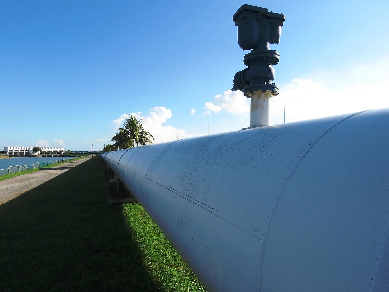 Canada's New Oil Pipeline Project: A Nation-Building Initiative