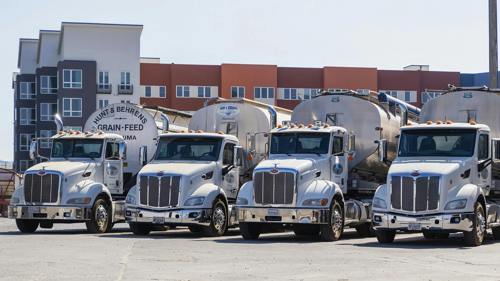 PACCAR Stock Underperforms Industrial Sector in 2025-2026