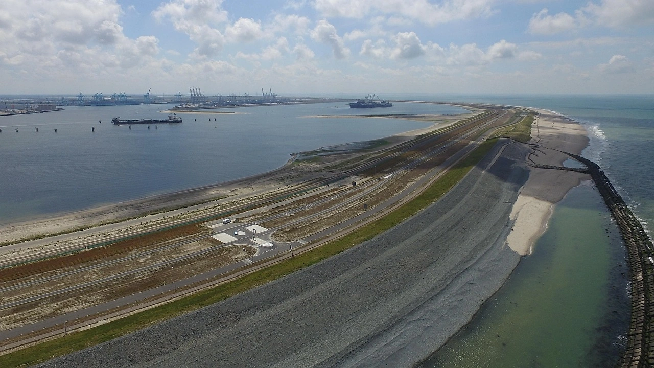 Hydrogen Terminal Investments in Rotterdam Delayed by Market Uncertainty
