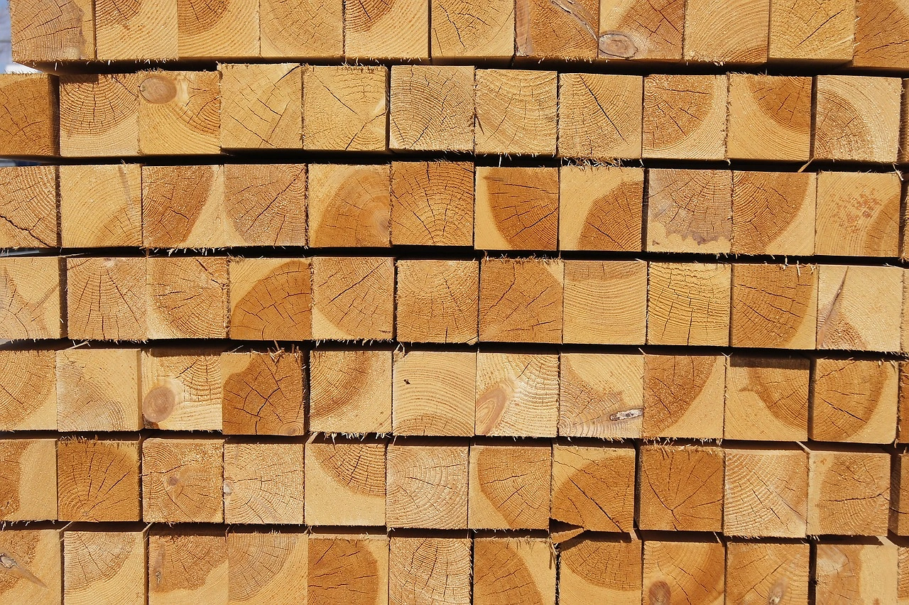 U.S. Sawmill Output Stagnates as Capacity Peaks and Utilization Weakens
