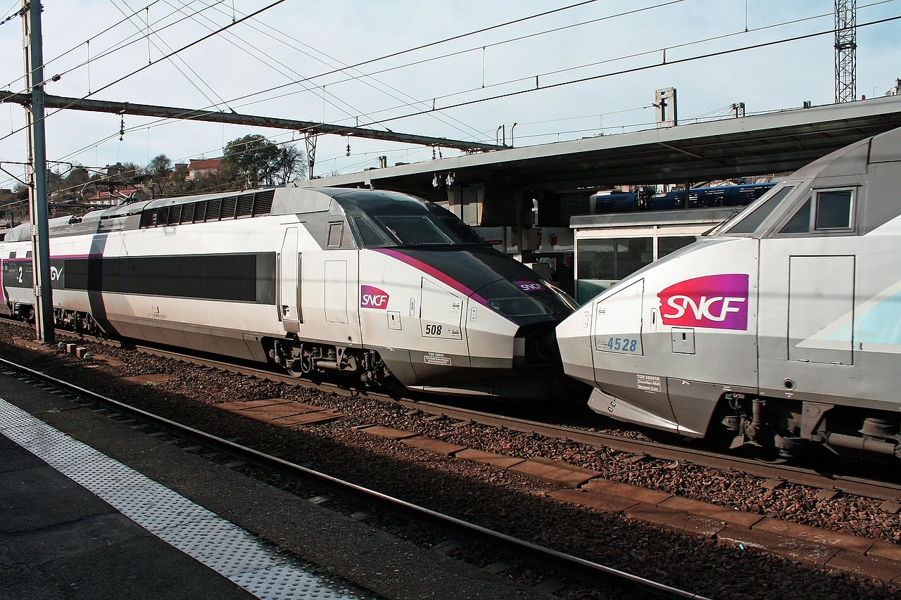 SNCF Tests Removable Solar Panels on Swiss Railway Tracks