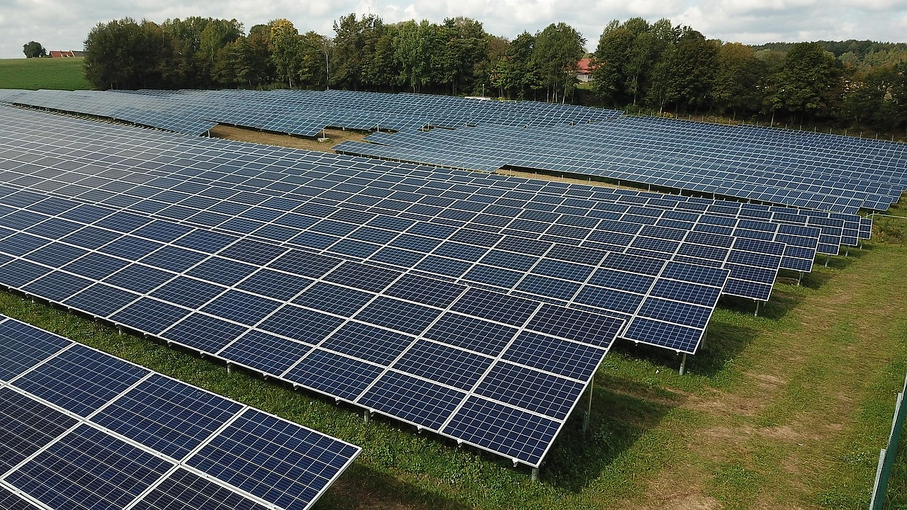United Solar Secures $900M+ Financing, Oman Polysilicon Plant Set for Q1 2026 Launch