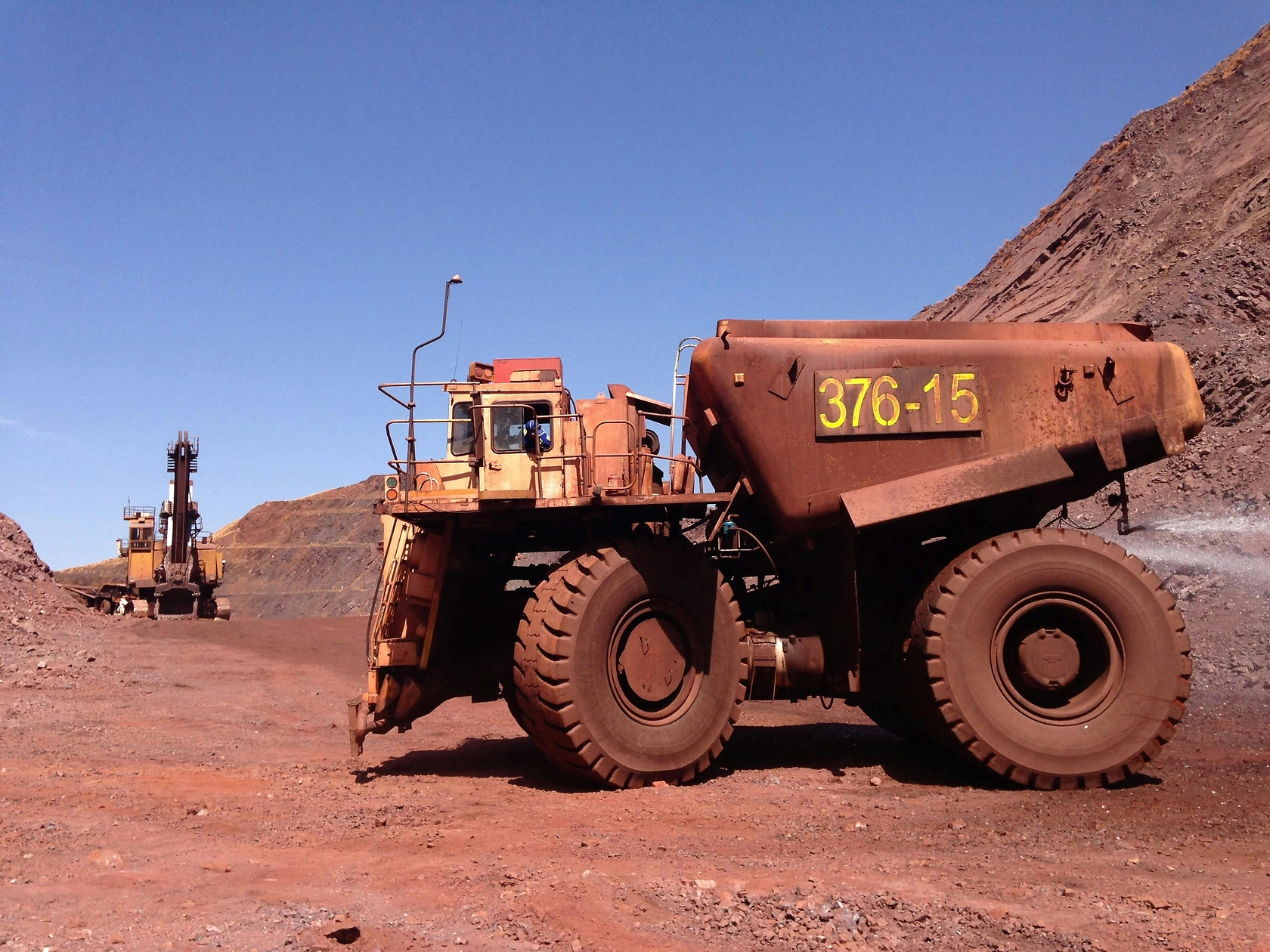 South African Mining Output Drops 2.7% in November 2025 Due to Logistical Issues