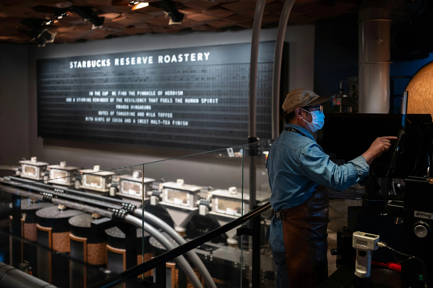 Starbucks Adapts Menu for GLP-1 Drug Users, CEO Sees Snacking Trend