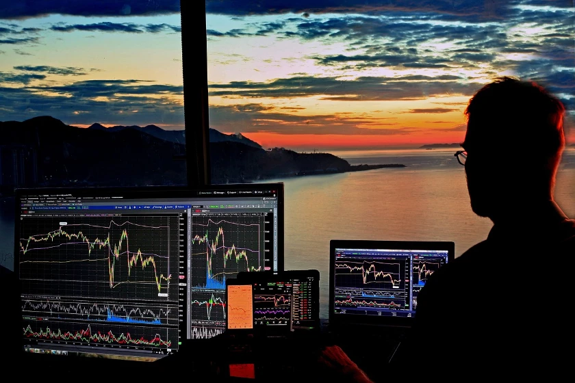 US Stocks Retreat from Records on Inflation Data and Tech Losses