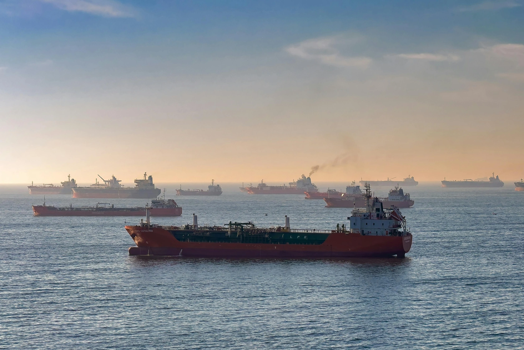 IEA Warns of Major Oil Surplus in 2027 If Iran War Ends