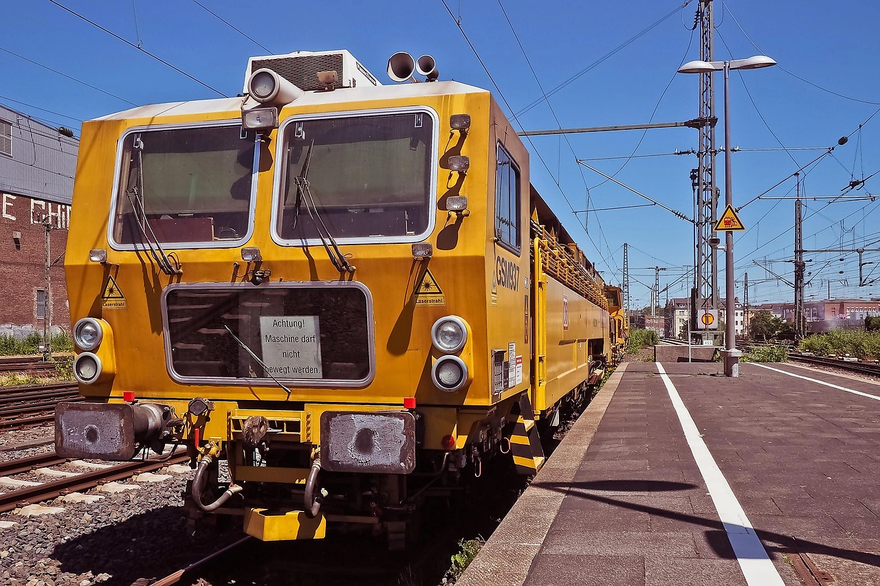 DB Bahnbau Gruppe Orders 18 Digitalised Tampers from Plasser & Theurer