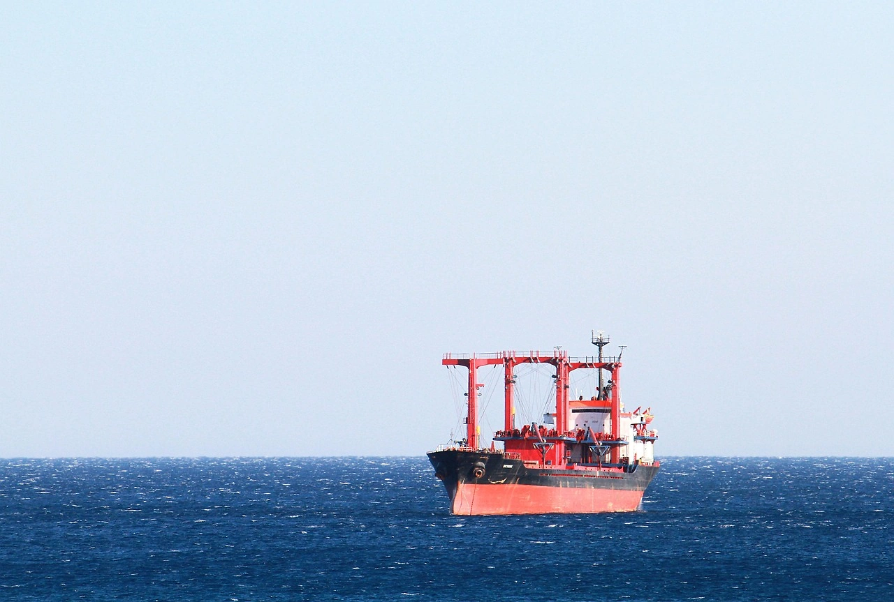 Strait of Hormuz Crossings Rise to 13 on May 26 Amid Diplomatic and Blockade Activity