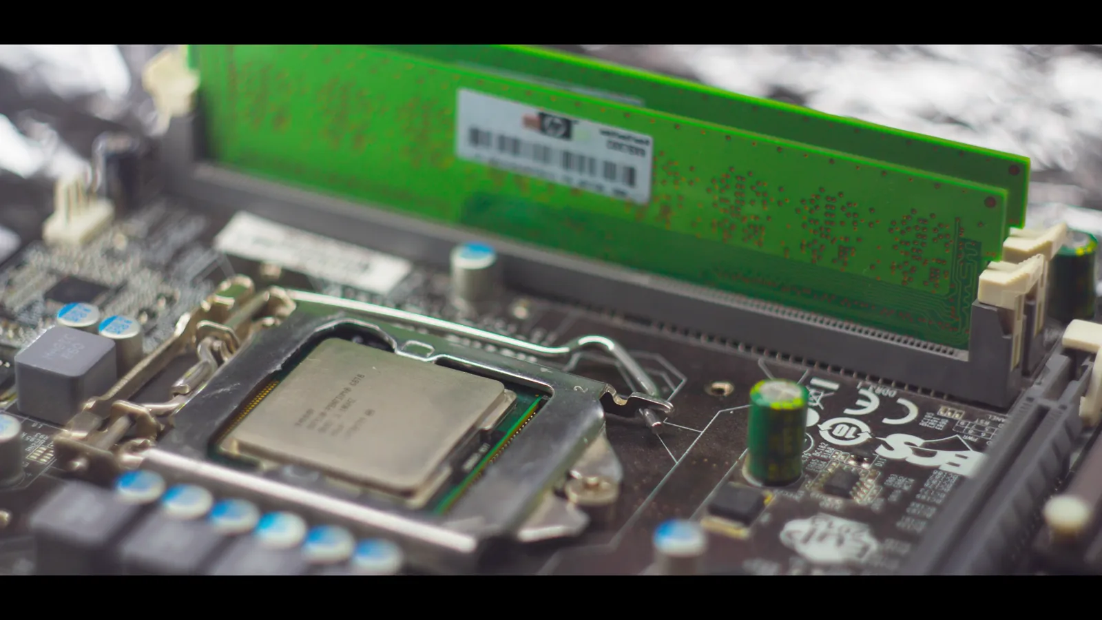 Processors and Graphics Chips Sector Reports Strong Q4 Results Amid Stock Declines
