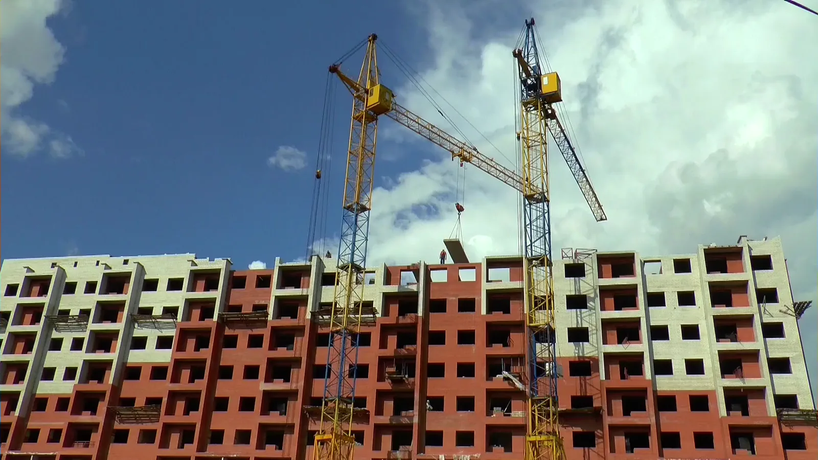 Housing Sector Lags Economy as Homebuilders Face Headwinds in 2026