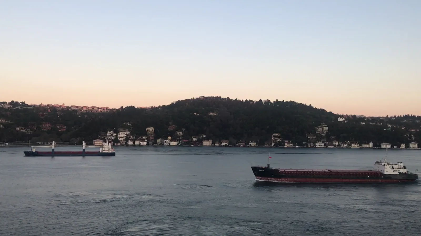 Pakistan Tanker Navigates Strait of Hormuz Amidst Conflict