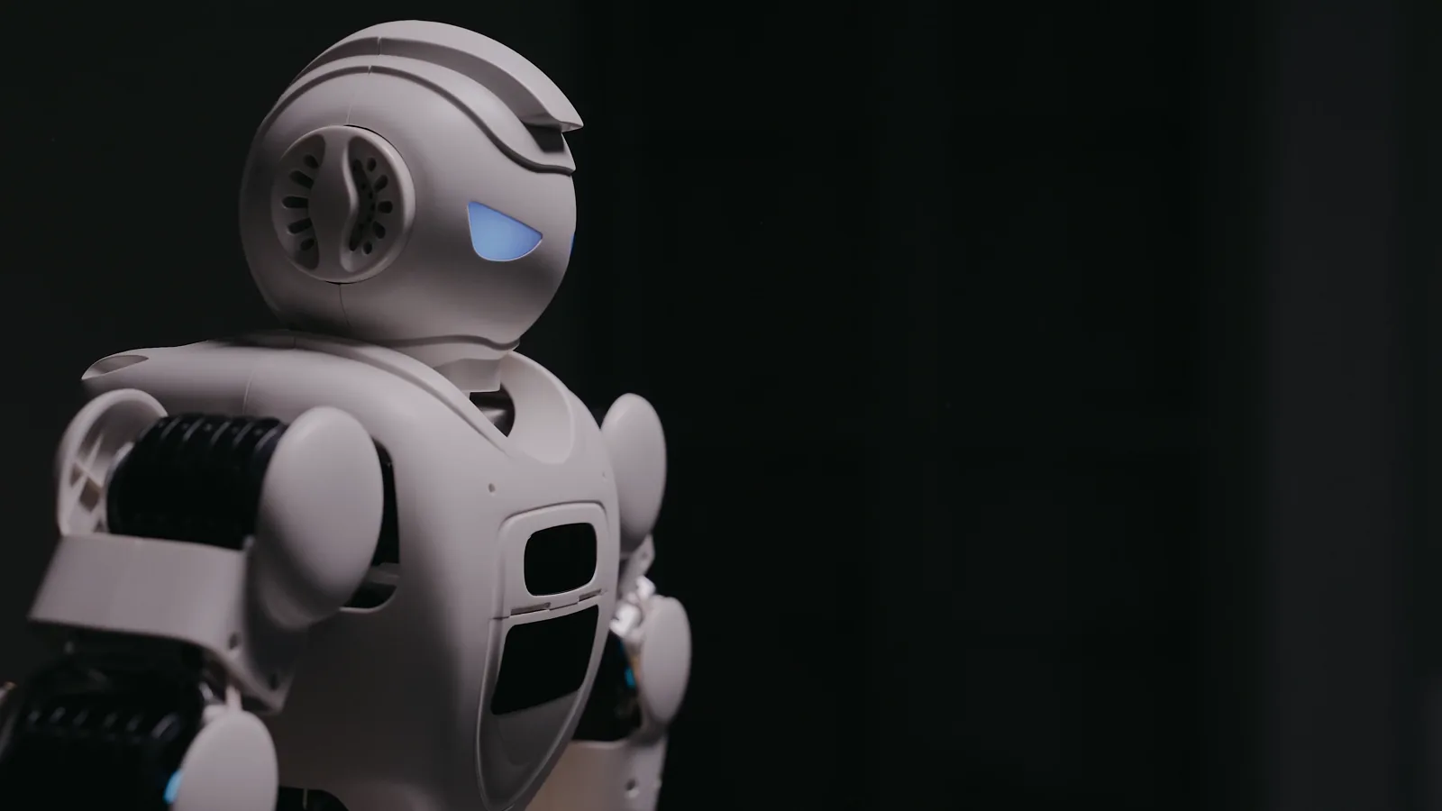 MWC 2026: Huawei AI Enters Core Production, US Construction Cautious, UK Launches Net Zero Standard
